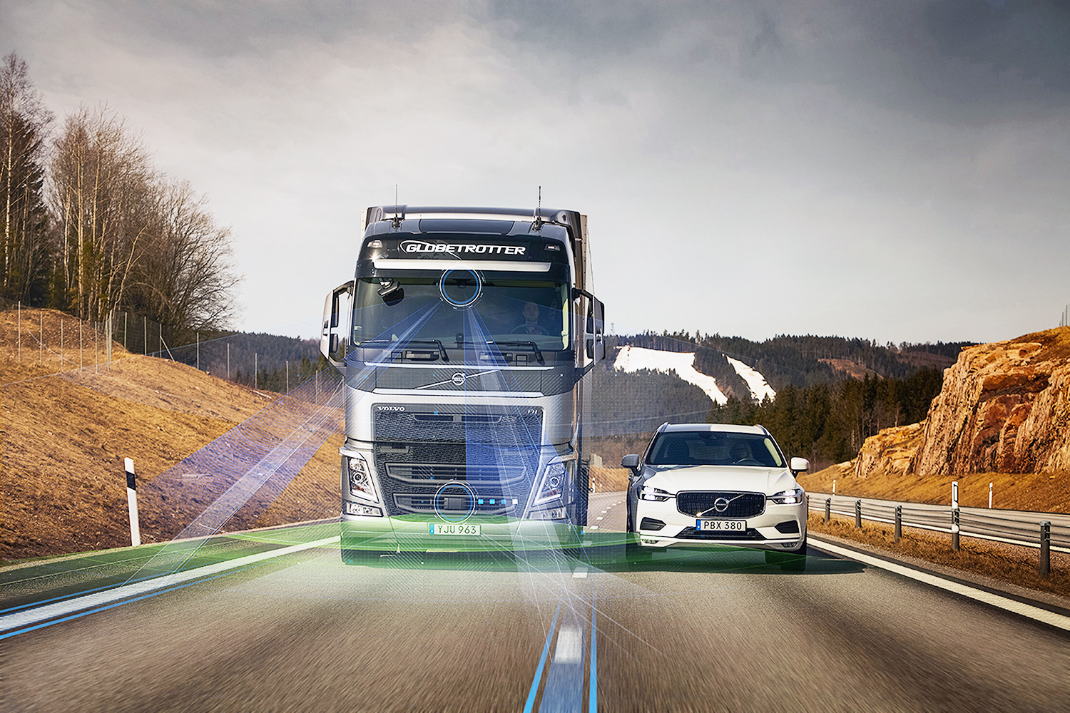 Volvo Trucks introduces its new driver support systems based on Volvo ...
